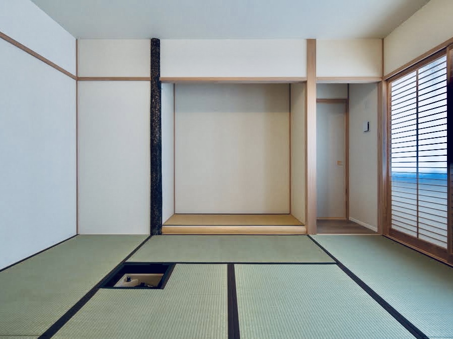 Setting up a Tatami room for traditional Japanese instrumental ...